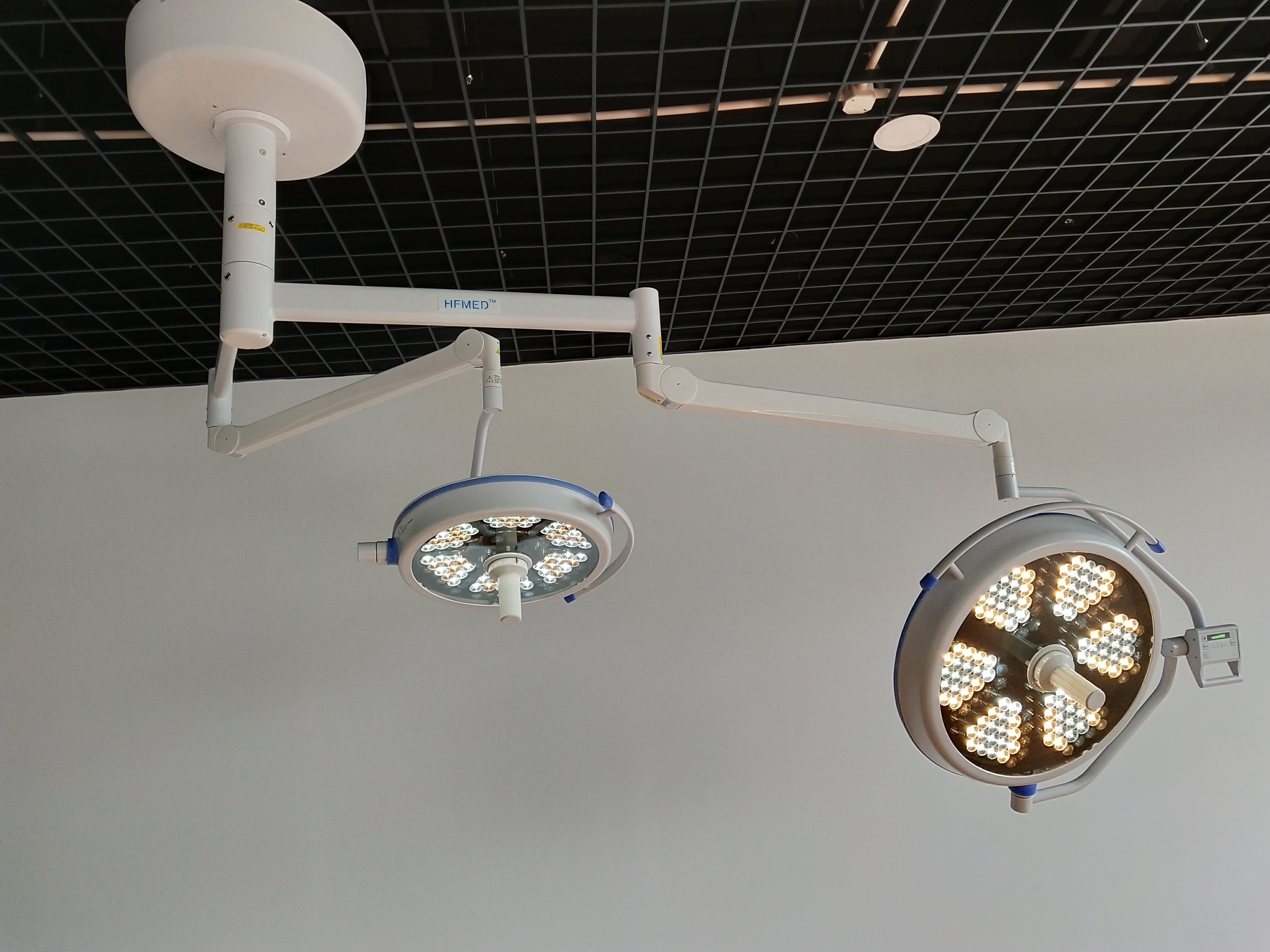 Main / Satellite Led Operating Theatre Lamp Shadowless For Multi ...